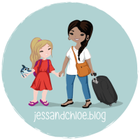 Mutter und Tochter – erkunden die Welt